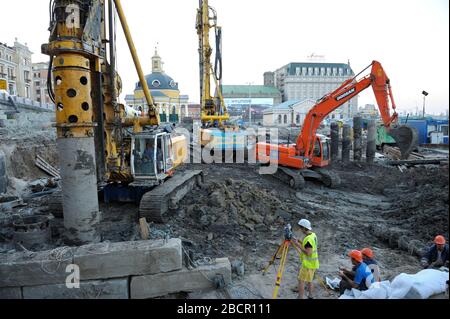 Refurbishment of the Pochtovaya square, concrete hydraulic static pile ...