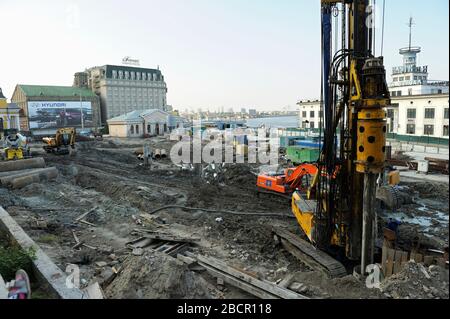 Refurbishment of the Pochtovaya square, concrete hydraulic static pile ...