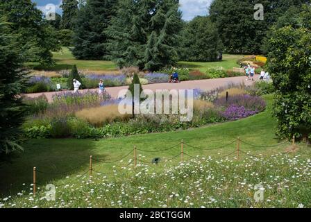 Broad Walk Borders Royal Botanical Gardens Kew Gardens, Richmond ...