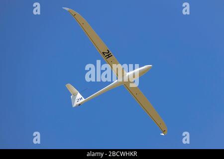 glider overhead in landing pattern Stock Photo - Alamy