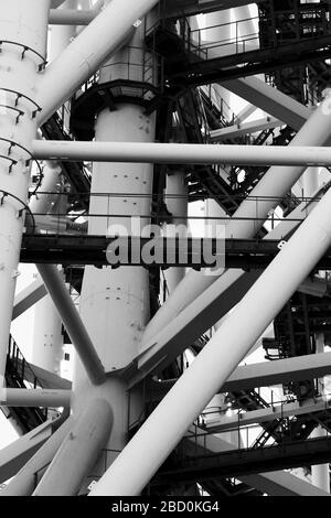 Steel pipe truss Stock Photo - Alamy