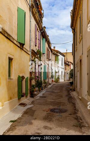 A narrow side street in Arles, France Stock Photo - Alamy