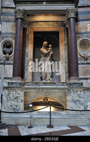 The Tomb of Raphael in the Pantheon in Rome Italy Stock Photo - Alamy
