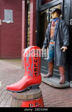 Maple Tree Square at Gastown in Vancouver, Canada Stock Photo - Alamy
