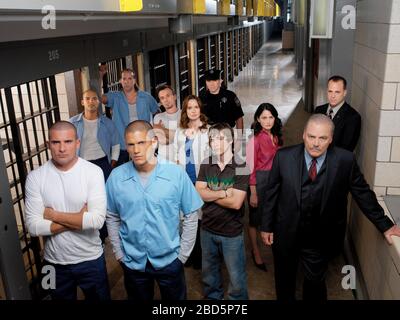PRISON BREAK, Stacy Keach, Wade Williams, 'Cell Test', (Season 1), 2005 ...