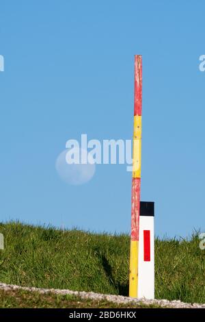 road edge marker,reflective post, Sardinia, Italy Stock Photo - Alamy