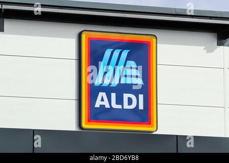 Aldi sign on outside wall UK Stock Photo - Alamy