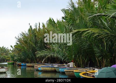 traditional round fisher basket boat from vietnam Stock Photo - Alamy