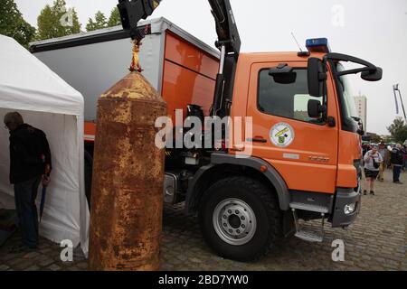 Kampfmittelbeseitigungsdienst Sachsen (KMBD) Polizei KMBD Stock Photo ...
