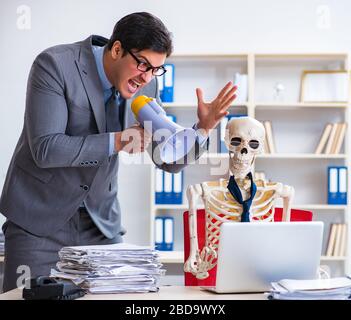 The angry boss yelling at his skeleton employee Stock Photo - Alamy