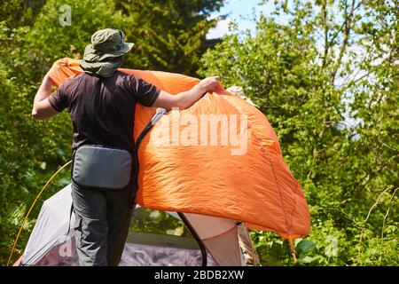 men set up a tent Stock Photo - Alamy