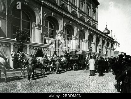 The royal coach of Nicholas II by the Grand Kremlin Palace, Moscow ...