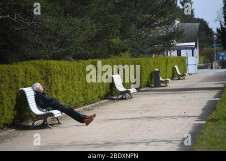 Zinnowitz, Germany. 10th Apr, 2020. The beach promenade with the pier ...