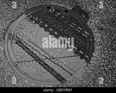 Close-up of wet manhole, Chicago, Illinois, USA Stock Photo - Alamy