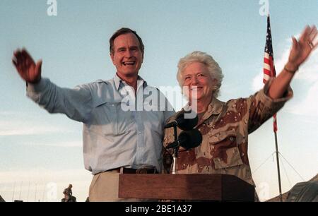 President George and Barbara Bush stand with Queen Elizabeth II and ...