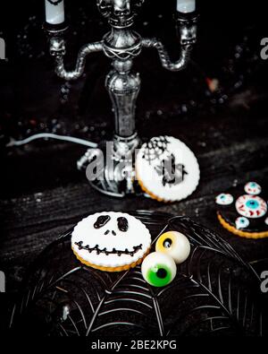 Decorating gingerbread cookies with royal icing for Christmas Stock ...