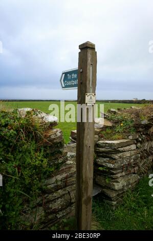 Coastpath Sign at Treknow, Tintagel, North Cornwall Stock Photo - Alamy
