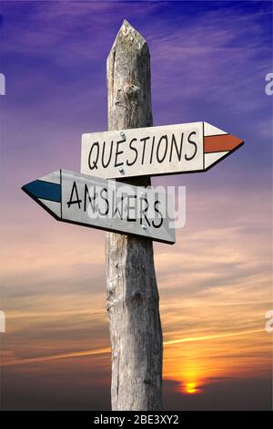 Questions and answers - wooden signpost with two arrows Stock Photo - Alamy