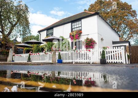 Hand in Hand and Crooked Billet pubs on Wimbledon Common, Wimbledon ...