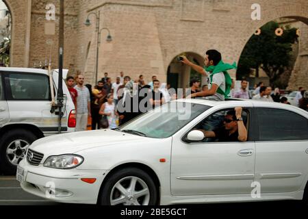 Libyan leader Muhammar Gaddafi returns 29.09.2009 in a car convoy from ...