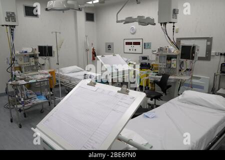 Operating theatre, set up ready for heart surgery. The cardiac bypass ...