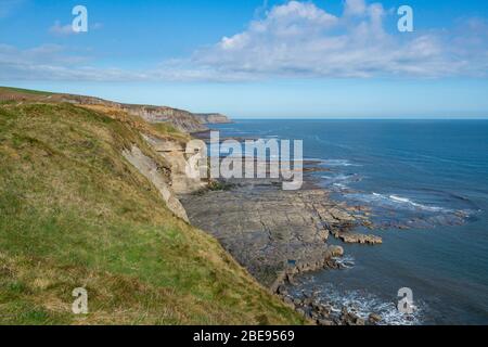 Wave cut platform at Robin Hoods Bay Yorkshire UK Stock Photo - Alamy