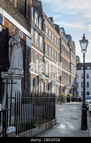 UK, England, London, Queen Anne's Gate, house decorated for the wedding ...