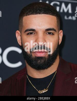 (FILE) Drake Makes Historic Debut at No. 1 on Billboard Hot 100 With ...