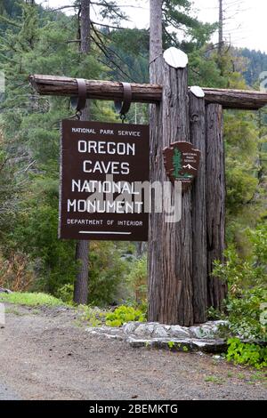 Entrance sign, Siskiyou National Forest, Oregon Stock Photo - Alamy