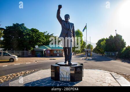 Nelson Mandela freedom statue, Drakenstein Correctional facility ...