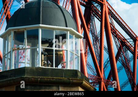 Scotland North Queensferry the worlds smallest operational lighthouse ...