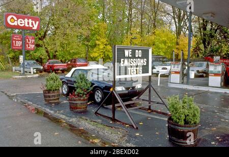 Getty gas station sign Stock Photo - Alamy