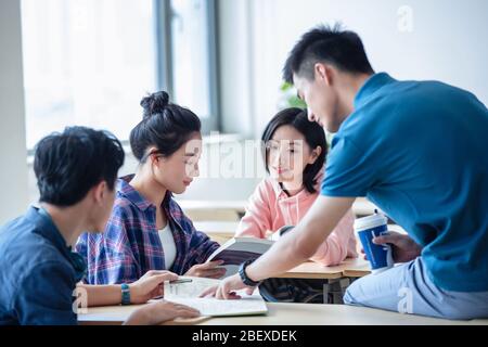 College students' classroom learning communication Stock Photo - Alamy