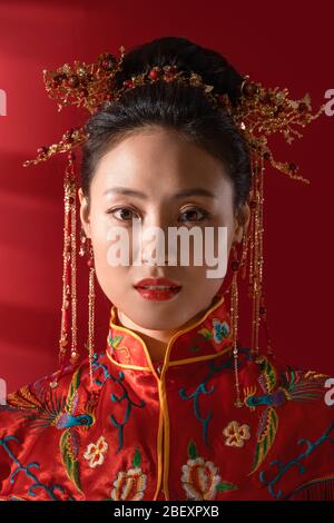 A beautiful Chinese bride Stock Photo - Alamy