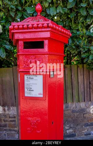 A Red Victorian era post box / Queen Victoria Post Box on Sarratt green ...