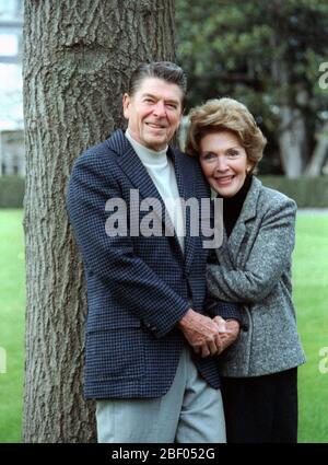 11/21/1981 President Reagan and Nancy Reagan pose on the White House ...