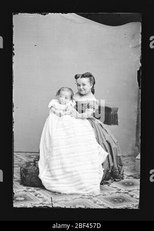 Lavinia Stratton and baby Stock Photo - Alamy