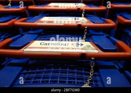 chained shopping carts Stock Photo - Alamy