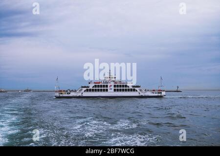 İDO Ferries carrying passengers in Istanbul Strait Stock Photo - Alamy