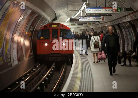 The Bakerloo line platform at Oxford Circus Stock Photo - Alamy