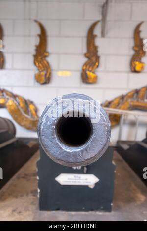 medieval bronze cannon front view Stock Photo - Alamy