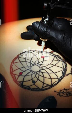 Tattooer showing process of making tattoo, close up Stock Photo - Alamy