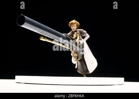 Jenny Agutter (Hedda Gabler) in HEDDA adapted by Charles Marowitz from ...