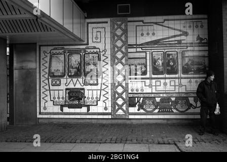 Newcastle Metro train at Regent Centre station Stock Photo - Alamy