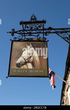 The White Horse pub, Silverstone Stock Photo - Alamy