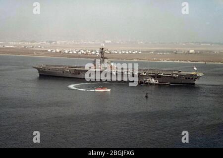 HMAS Melbourne (R21) c1960s Stock Photo - Alamy