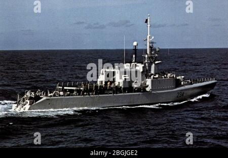HMCS Assiniboine (DDH 234) in 1982 Stock Photo - Alamy