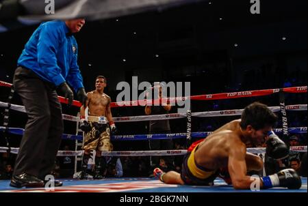 The Mexican boxer originally from Sonora Nogales, Oscar Valdez (gold ...