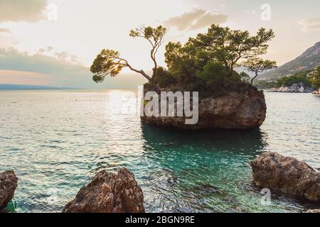Brela Stone (Kamen Brela), Punta Rata beach, Brela, Croatia Stock Photo ...