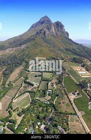 Aerial photo of Simonsberg Mountain Range and vineyards Stock Photo - Alamy